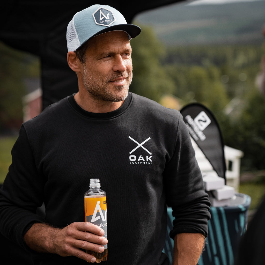 Oak Sweatshirt – Signature Series Vit Logga | OAK – Oak Equipment
